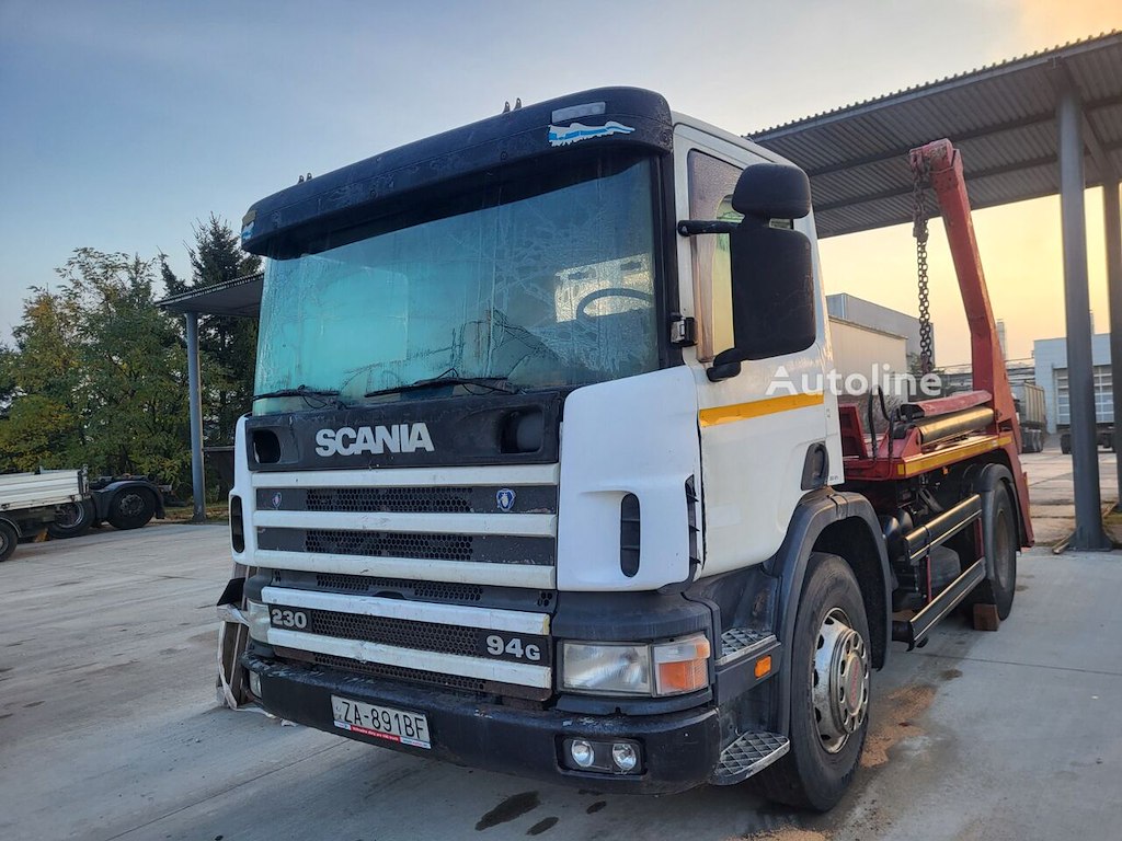 Prodaje se Scania P 124 230 GB podizač kontejnera na aukciji