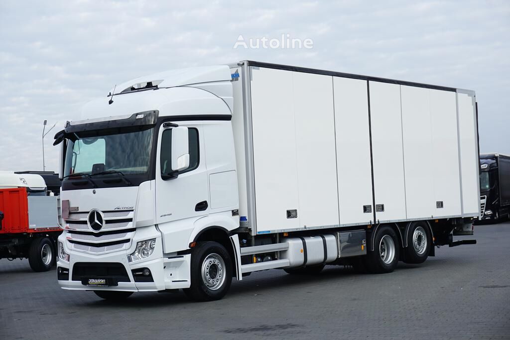 Mercedes-Benz ACTROS / 2646 / EURO 6 / IZOTERMA + WINDA / 21 PALET / OŚ SKRĘTN izotermni kamion