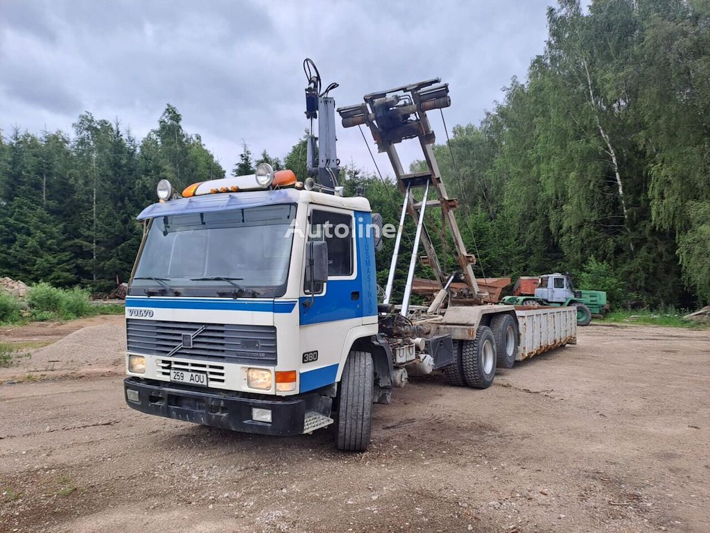 Prodaje se Volvo FL12 + Hiab 090 kamion sa kukom za podizanje tereta na aukciji