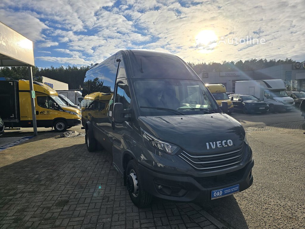 Novi IVECO 65C18HA8 V putnički minibus