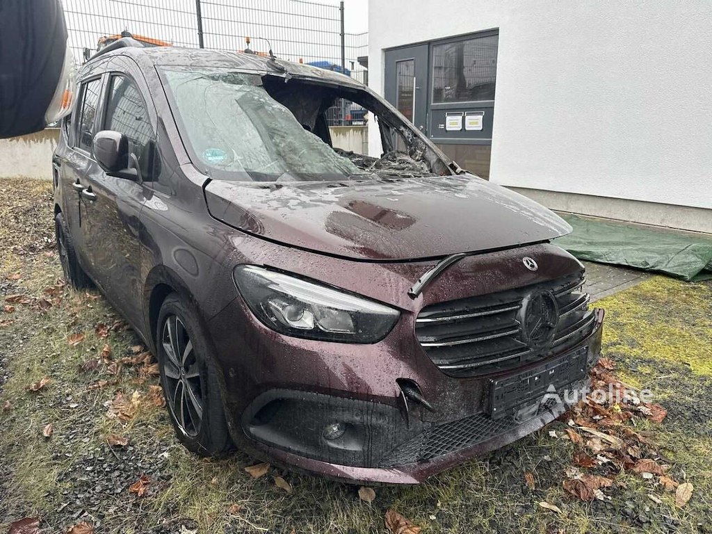 Mercedes-Benz T 180 d Brandschaden minivan