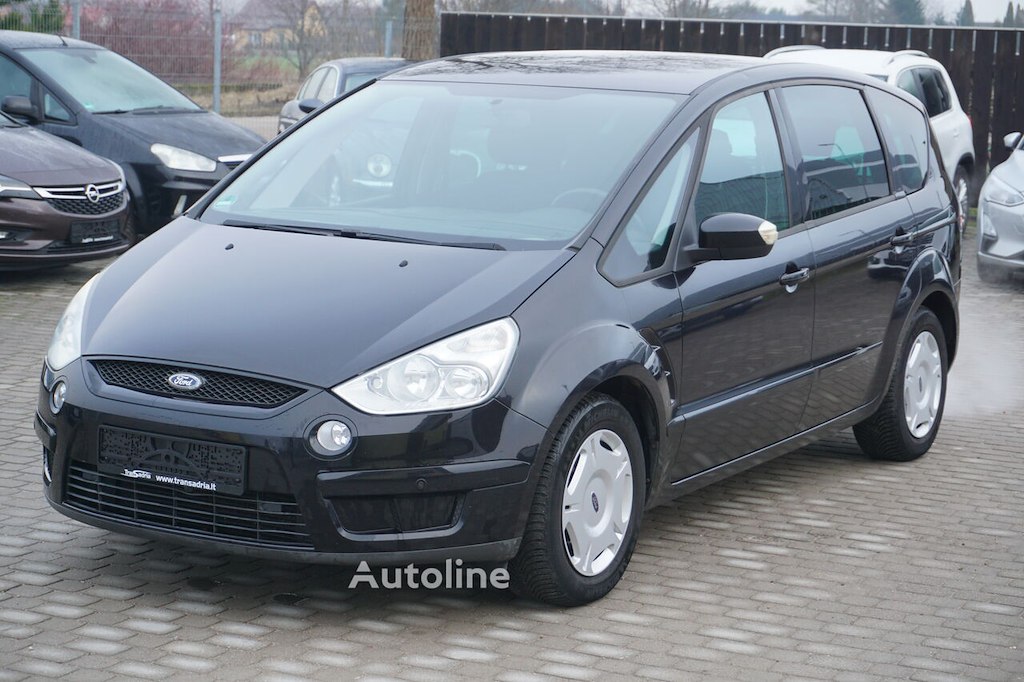 Ford S-MAX minivan