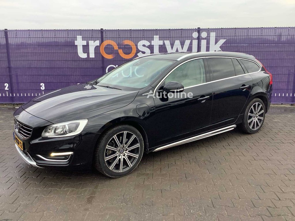 Prodaje se Volvo V60 2.4 D6 AWD Pl.i Sum. karavan na aukciji