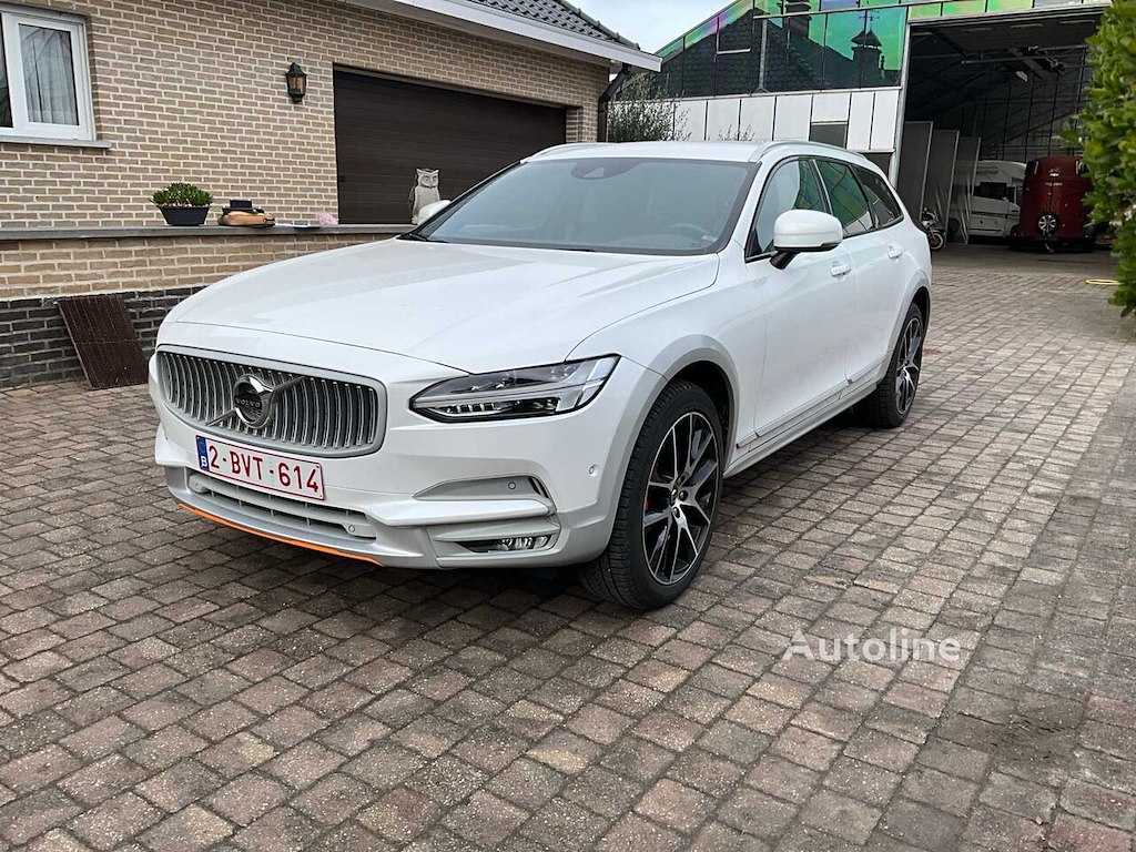 Prodaje se Volvo V90 Cross Country karavan na aukciji