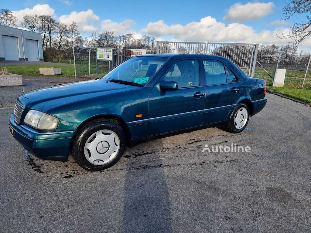 Prodaje se Mercedes-Benz C-klasse C180 sedan na aukciji