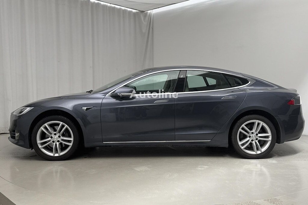 Prodaje se Tesla Model S hečbek na aukciji