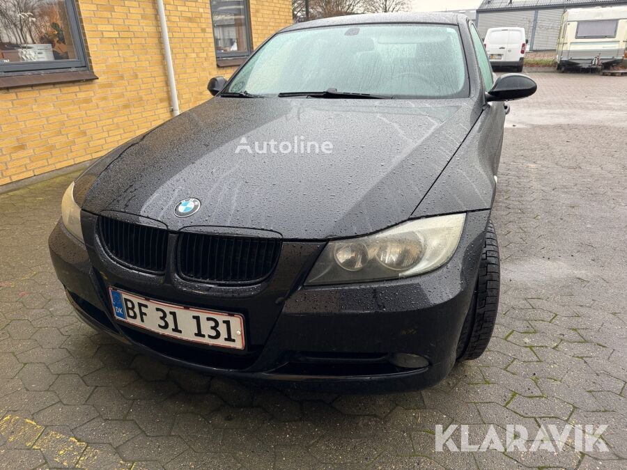 Prodaje se BMW 320i sedan na aukciji