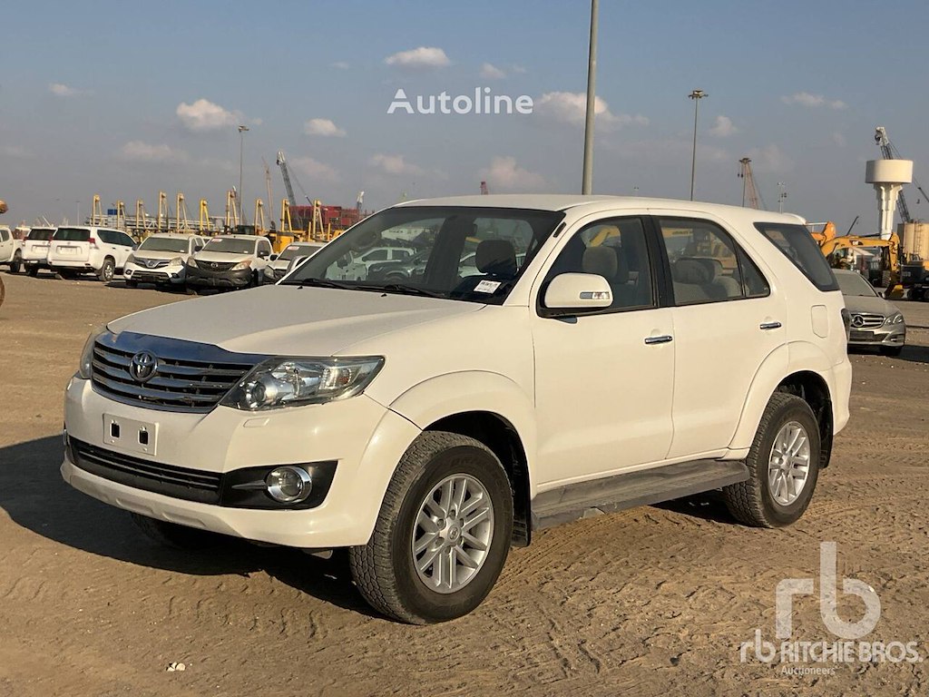 Prodaje se Toyota FORTUNER SR5 4x4 terenac na aukciji