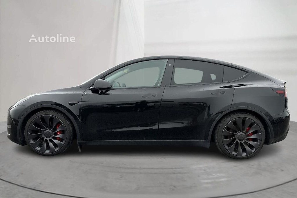 Prodaje se Tesla Model Y sedan na aukciji