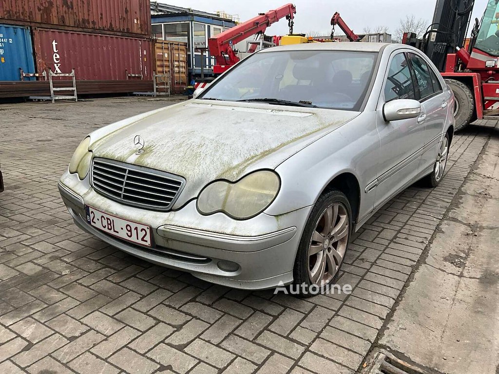 Prodaje se Mercedes-Benz sedan na aukciji