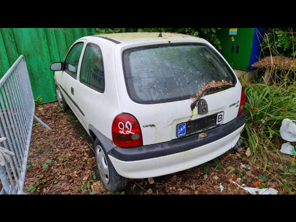 Prodaje se Opel Corsa 1.2 hečbek na aukciji