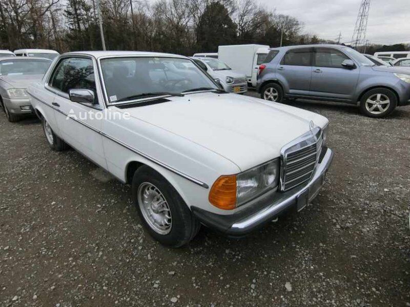 Mercedes-Benz E-CLASS sedan