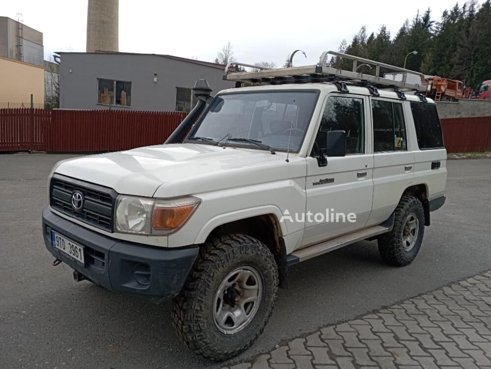 Toyota HZJ 5 místná terenac