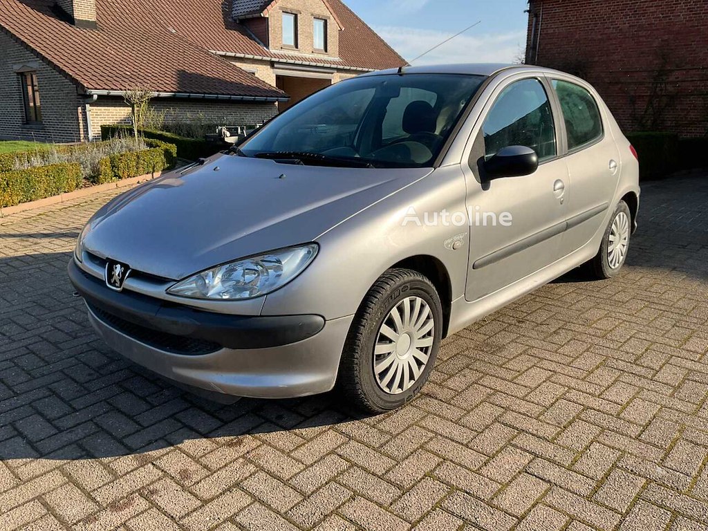 Prodaje se Peugeot 206 hečbek na aukciji