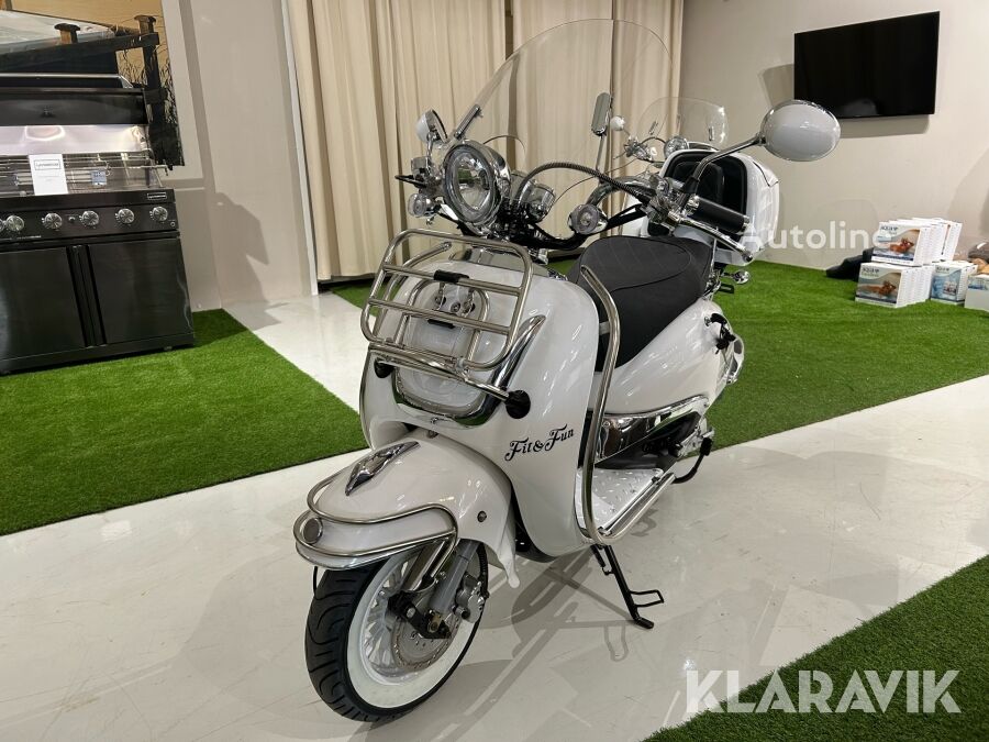 Prodaje se Retro scooter 45kmt skuter na aukciji