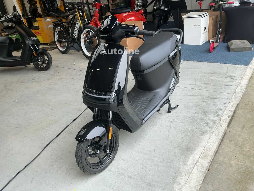 Prodaje se Segway E110S moped na aukciji