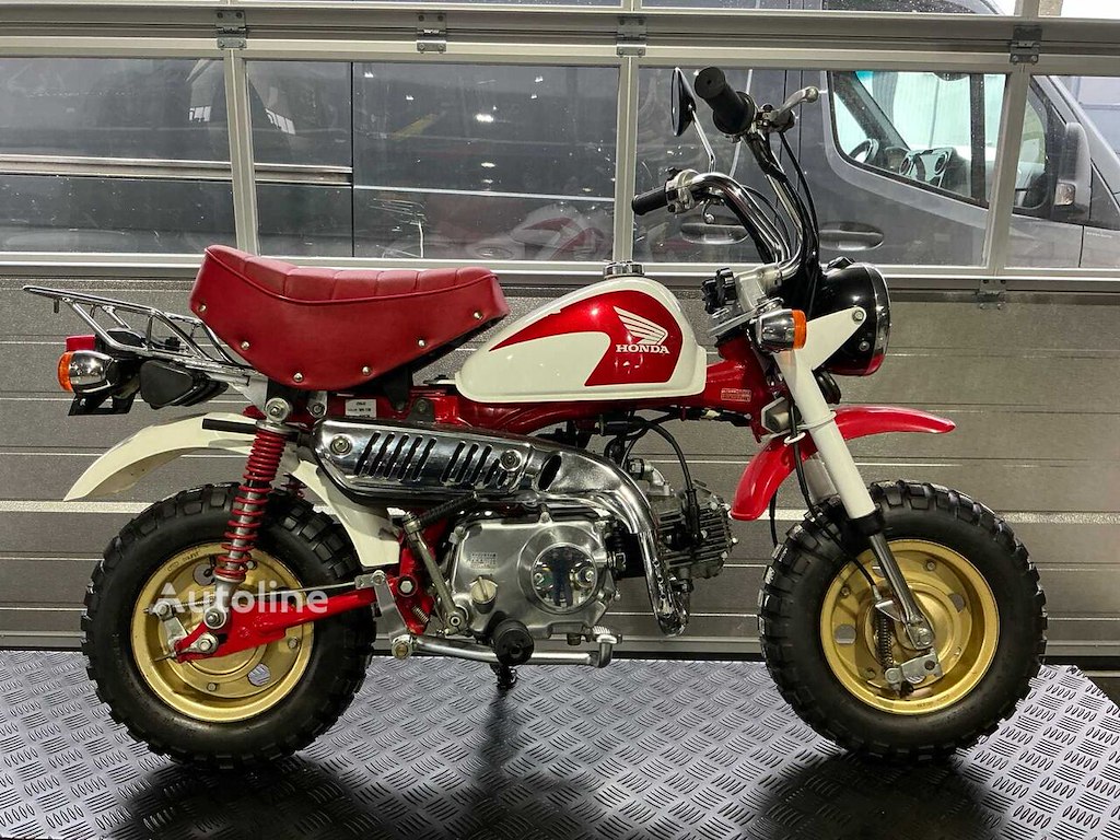 Prodaje se Honda Monkey Z50J2 moped na aukciji