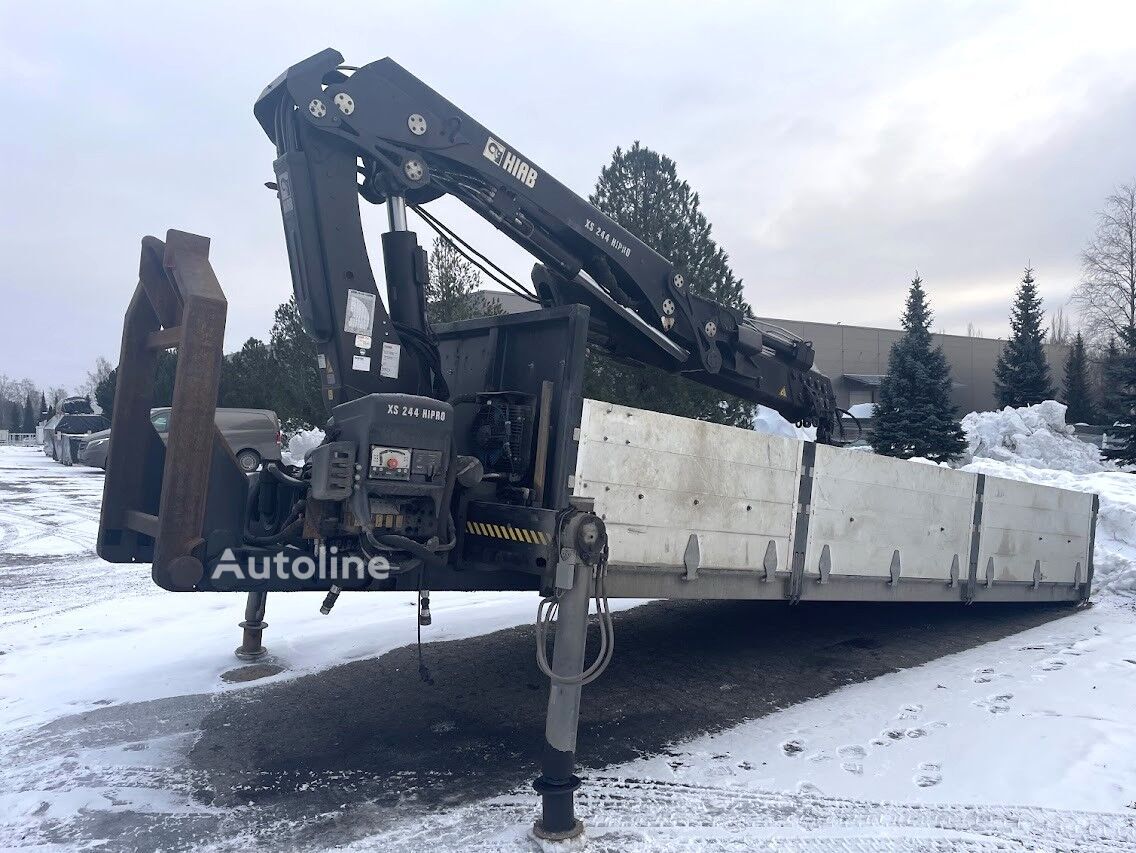 Vaihtolava + Hiab XS244 karoserija s ravnom platformom