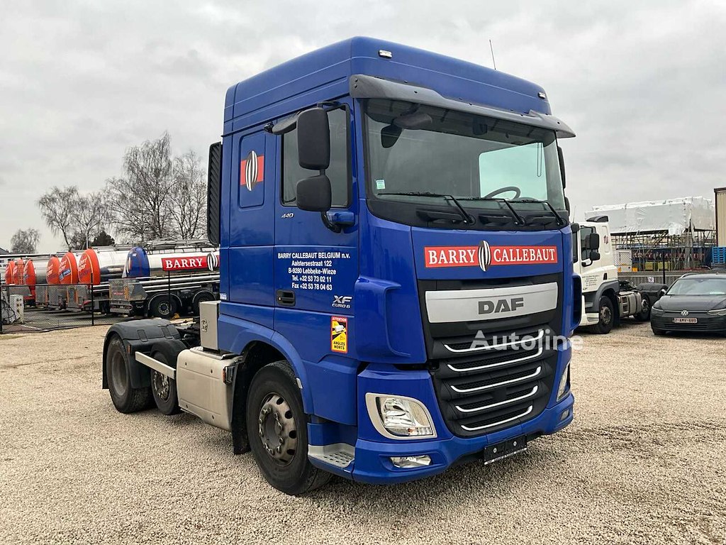 Prodaje se DAF XF 440 FTP tegljač na aukciji