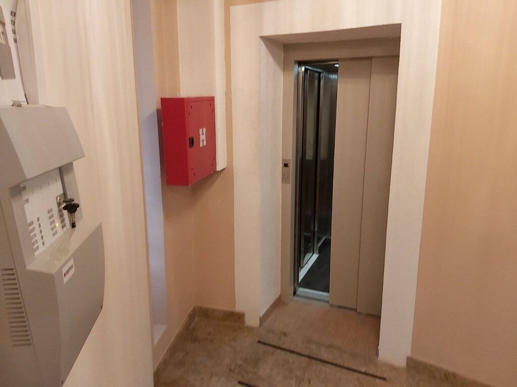 Prodajem lift KLEEMANN putnički. Nosivost: 450kg, Brzina kretanja