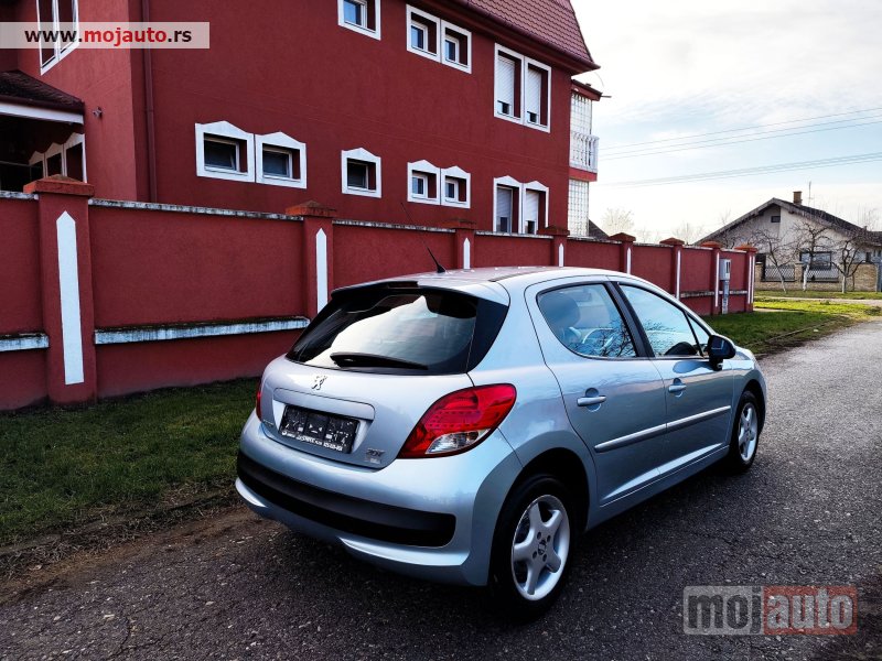 Peugeot 207 1.6 HDI Opis