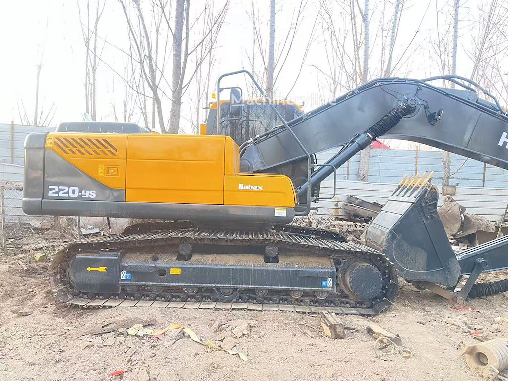 Hyundai R220 bager guseničar