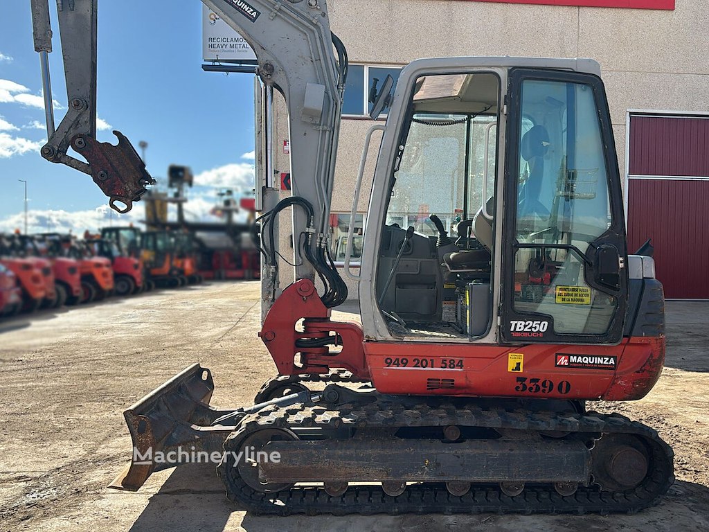 Takeuchi TB250 mini bager