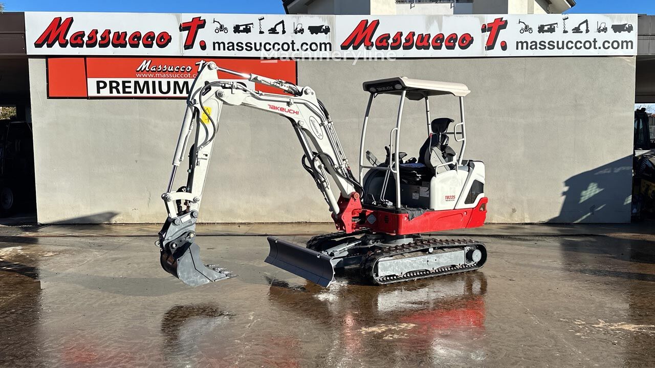 Takeuchi TB225 mini bager