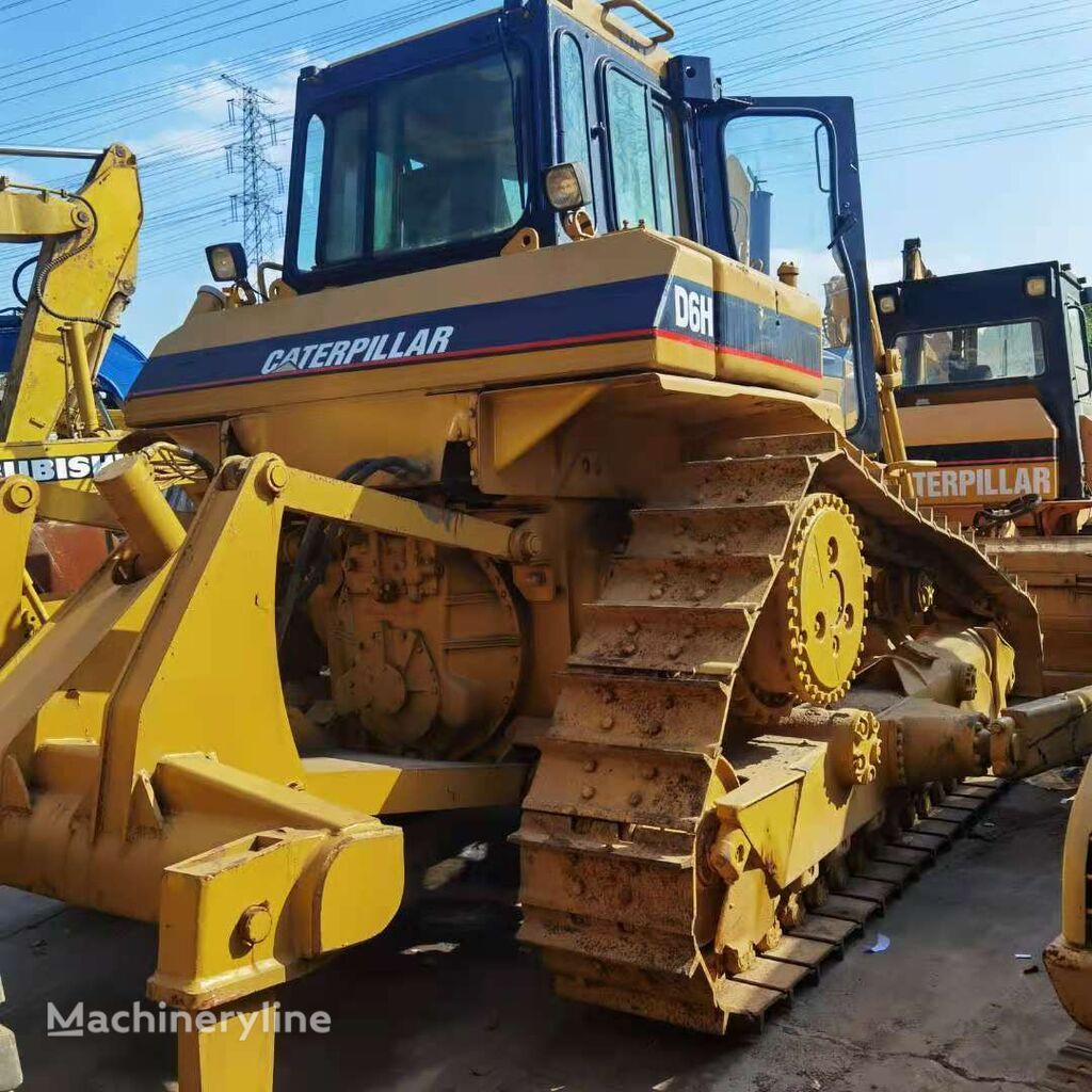 Caterpillar D6H buldožer