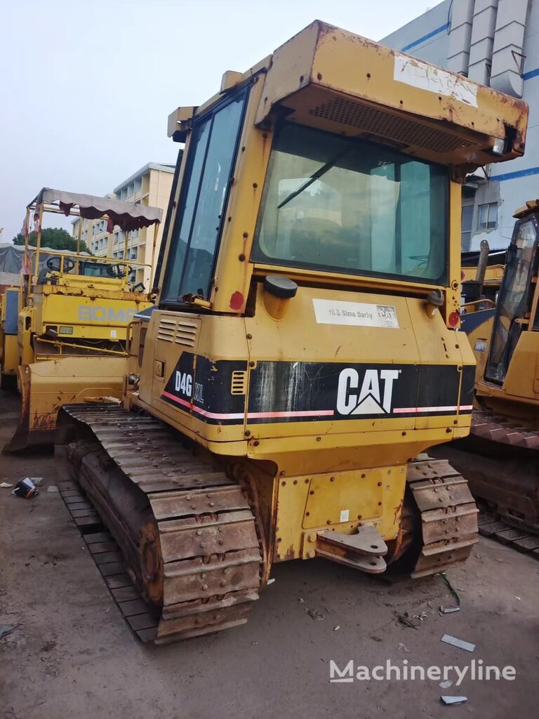 Caterpillar D4G XL buldožer