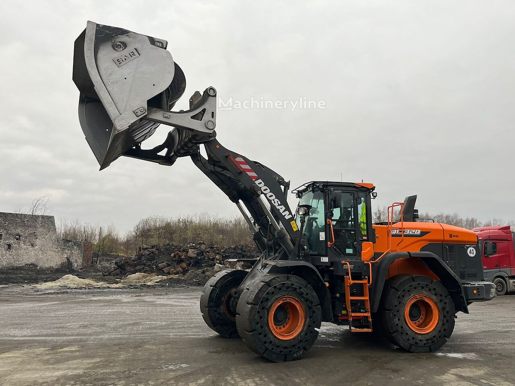 Doosan DL320-7 prednji utovarivač