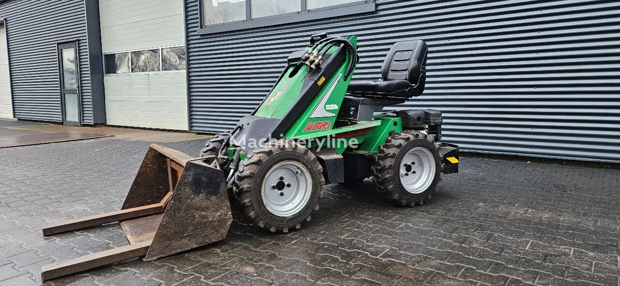 Avant MULTI mini loader mini utovarivač guseničar