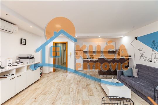 3.5. Centar, Kej, Lux stan 108m2