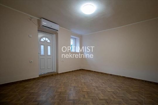 Kanarevo brdo, 20m2, 0.5, useljiv ID#2798