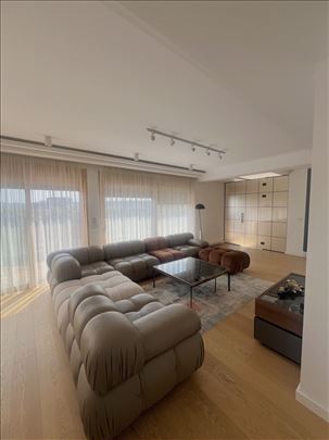 Izdajemo Penthouse Sa 2 Garazna Mesta Kod Hrama Sv