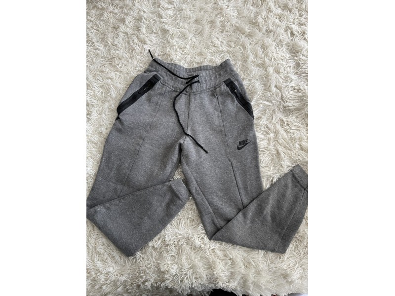 Nike original tech fleece donji deo