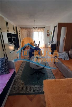 Lepa, novija kuća, 130 m2, plac 698 m2, na ravnom