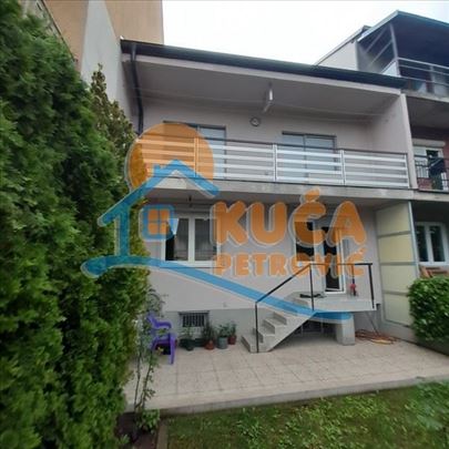 Lux porodična kuća, 250m2, plac 211m2, Donja Vreži