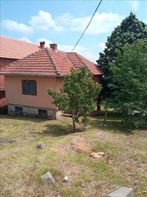 Vikend kuća, naselje Đuriselo, 45m2, plac 1800m2