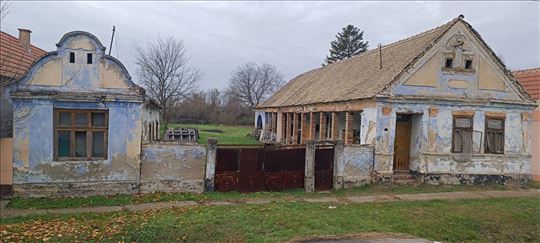 Kuća za rušenje sa velikim placem Karlovčić