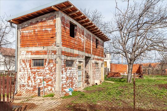 Na prodaju kuća u sivoj gradnji, započet objekat,