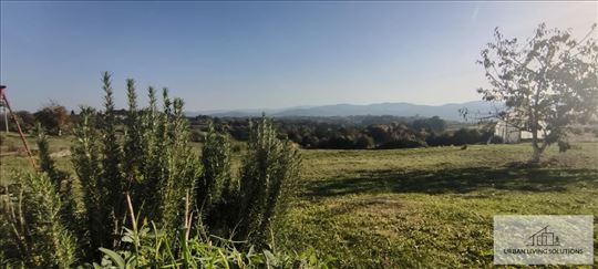 Na prodaju domaćinstvo od 2,20 ha sa 60 ari šume