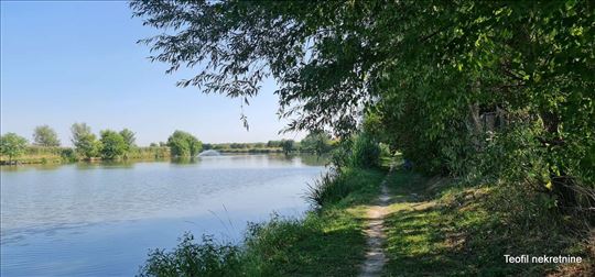 Bečmen, 19 ari, izlaz na jezero