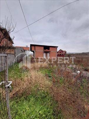 Izdaje se plac u naselju Branko Bjegović!