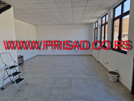 Dobanovci Hala 1300m2+170m2 kancelarija i plac