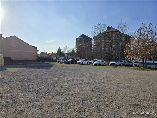 Zemun 4000m2 otvoreno stovarište blizina auto-puta