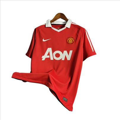 Manchester United 2010/2011 domaći dres