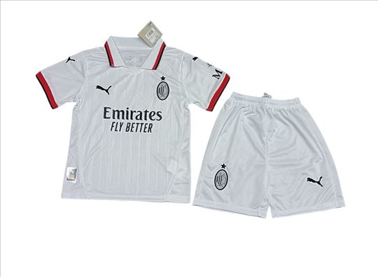 AC Milan 2024/2025 gostujuci dres deciji komplet