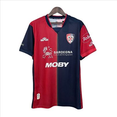 Cagliari 2024/2025 domaći dres