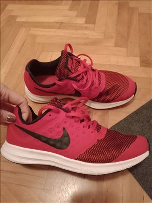 Nike downshift broj 38 nove i Nike majica